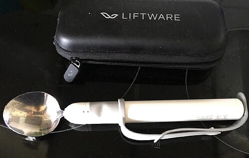 Liftware Level - FiNiFuchs - Kinderhilfsmittel im Alltagscheck